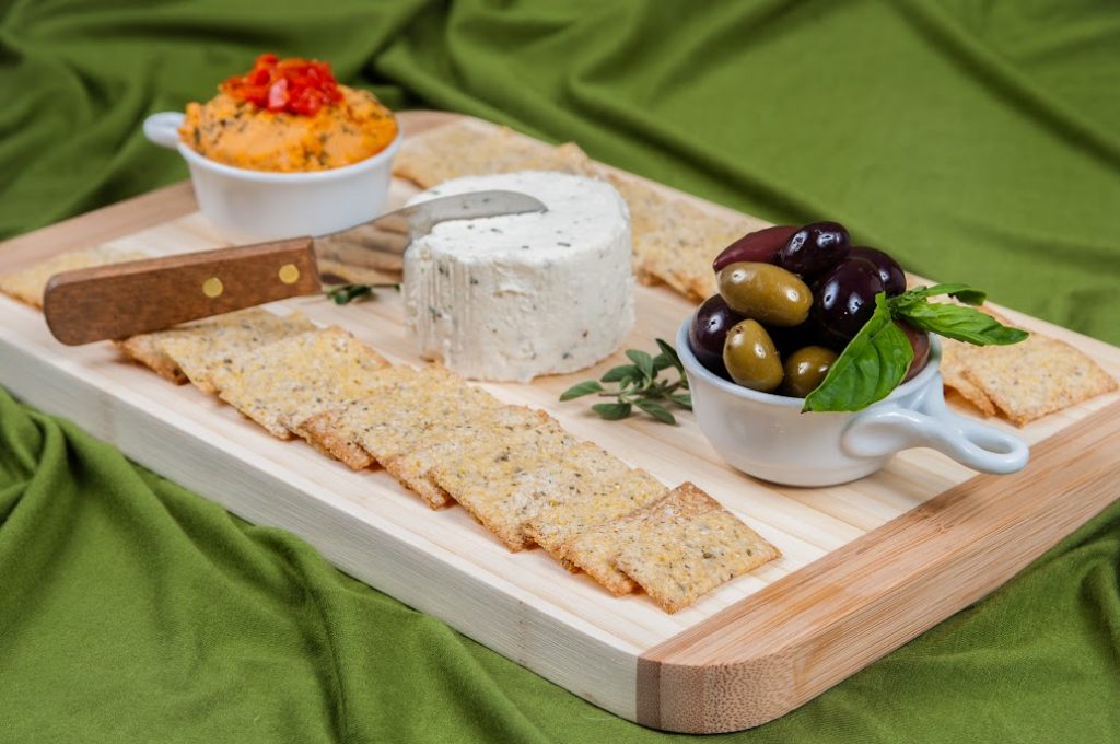 Cornmeal Herb Crisp Crackers - Pioneerthinking.com