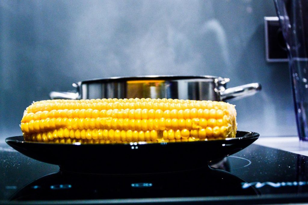 How to Cook Corn on The Cob - Pioneerthinking.com