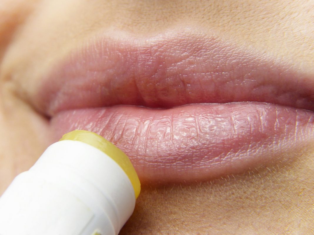How to Treat Chapped and Dry Lips The Natural Way - Pioneerthinking.com