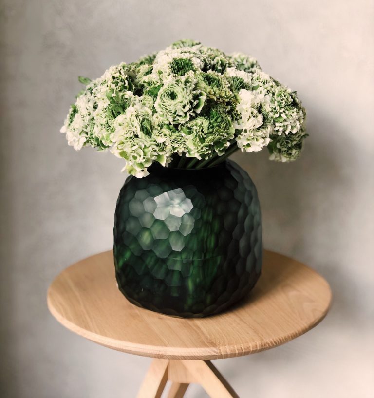 Reasons to Choose Green Vases for Flower Arrangements - Pioneerthinking.com