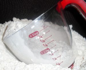Ways to Correctly Use Measuring Cups For Dry Ingredients ...
