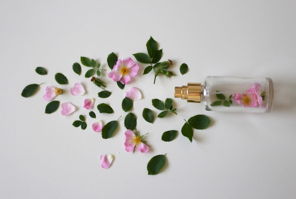 How to Make a Floral Perfume - Pioneerthinking.com