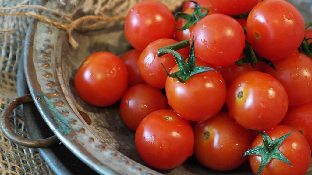 20 Creative Uses of Tomatoes - Pioneerthinking.com